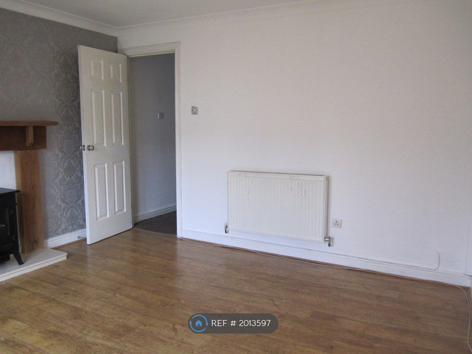3 bed terraced house to rent in The Glen, Runcorn WA7, £875 pcm - Zoopla