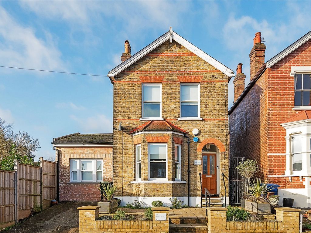 3 Bed Detached House For Sale In Crescent Road Barnet En4 £875 000