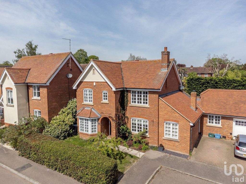 4 Bed Link Detached House For Sale In Windmill Way Much Hadham