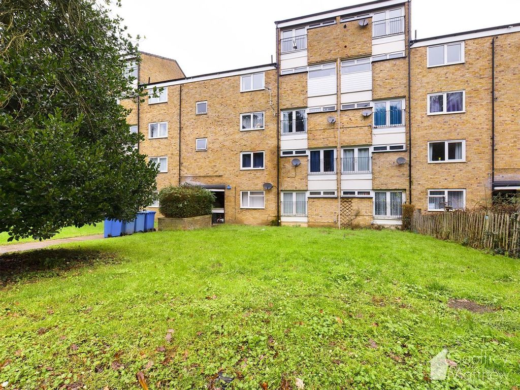 2 bed flat for sale in Morley Grove, Harlow CM20 - Zoopla