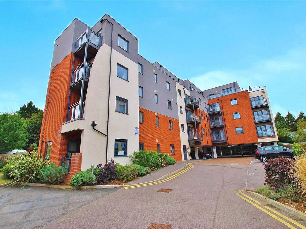 2 bed flat to rent in Walnut Tree Close, Guildford, Surrey GU1, £2,100 ...