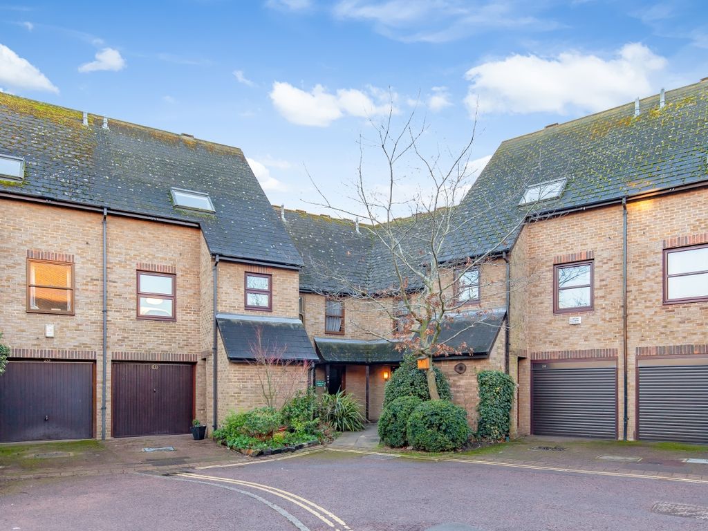 2 bed flat to rent in Shirelake Close, Oxford OX1, £1,700 pcm - Zoopla