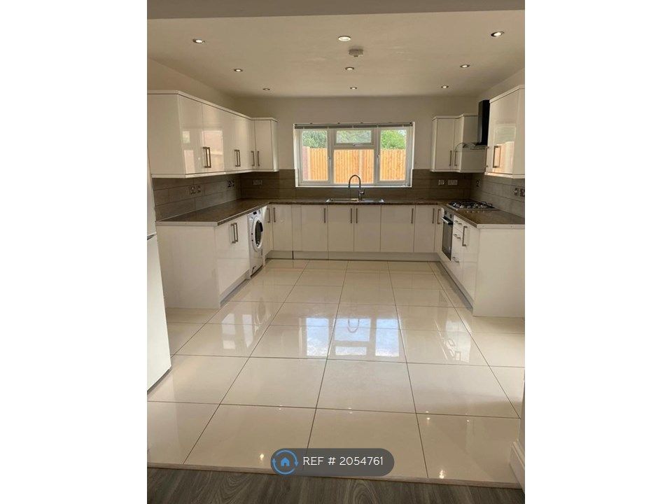 5 bed semi-detached house to rent in Addington Road, Reading RG1, £ ...