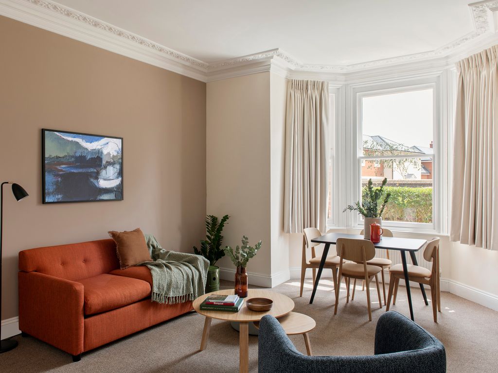 2 bed flat to rent in Castle Crescent, Reading RG1, £1,600 pcm - Zoopla