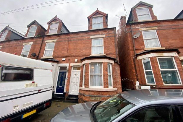 3 bed property to rent in Cedar Road, Nottingham NG7, £1,000 pcm - Zoopla