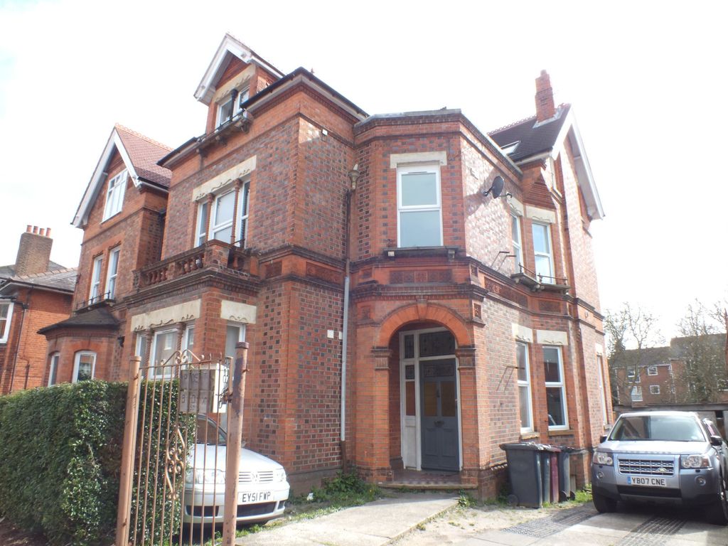 2 bed flat to rent in Russell Street, Reading, Berkshire RG1, £1,050 ...