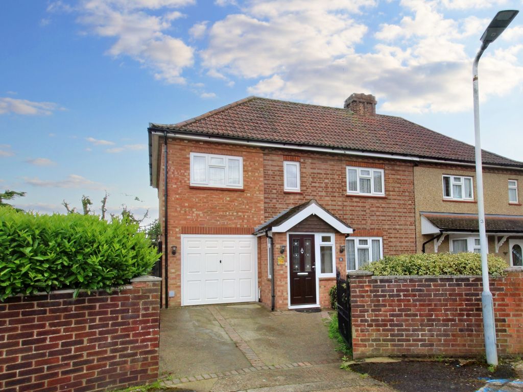 4 Bed Semi Detached House For Sale In Barnacre Close Uxbridge Greater