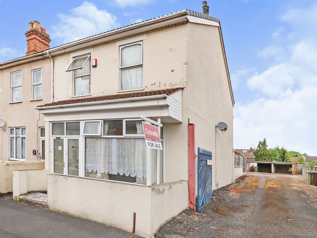 4 bed end terrace house for sale in Newhampton Road West, Whitmore ...