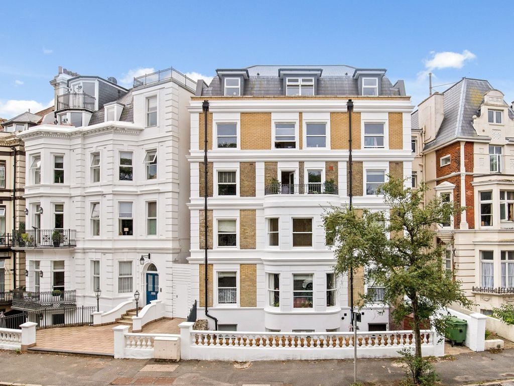 2 bed flat for sale in Trinity Crescent, Folkestone CT20 - Zoopla