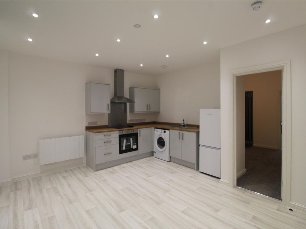 1 bed flat to rent in Splott Road, Cardiff CF24, £765 pcm - Zoopla