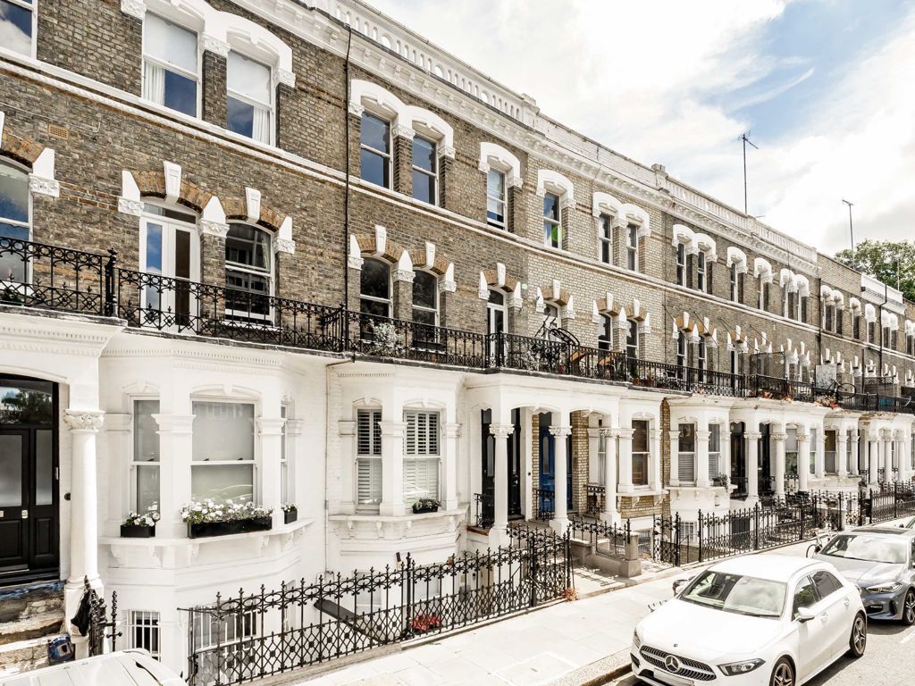 3 bed flat for sale in Lisgar Terrace, London W14, £995,000 - Zoopla