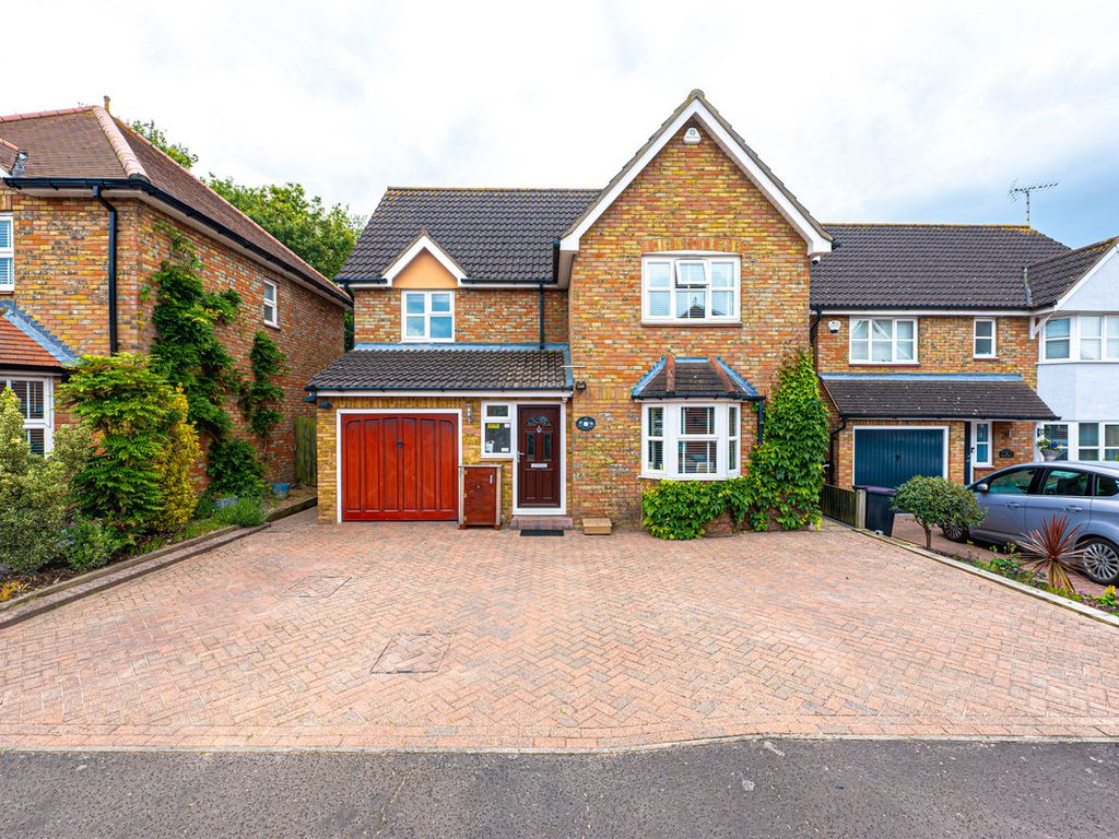 4 Bed Detached House For Sale In Spindle Beams Rochford Ss4 £550 000