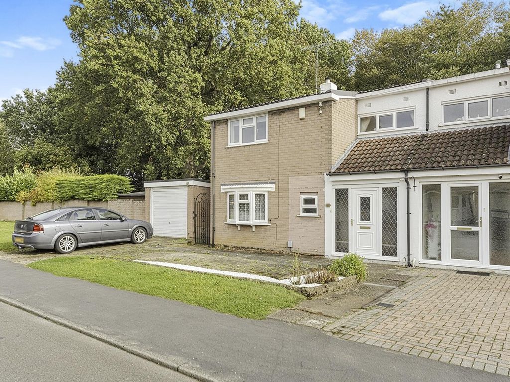 3 bed end terrace house for sale in Peartree Way, Stevenage ...