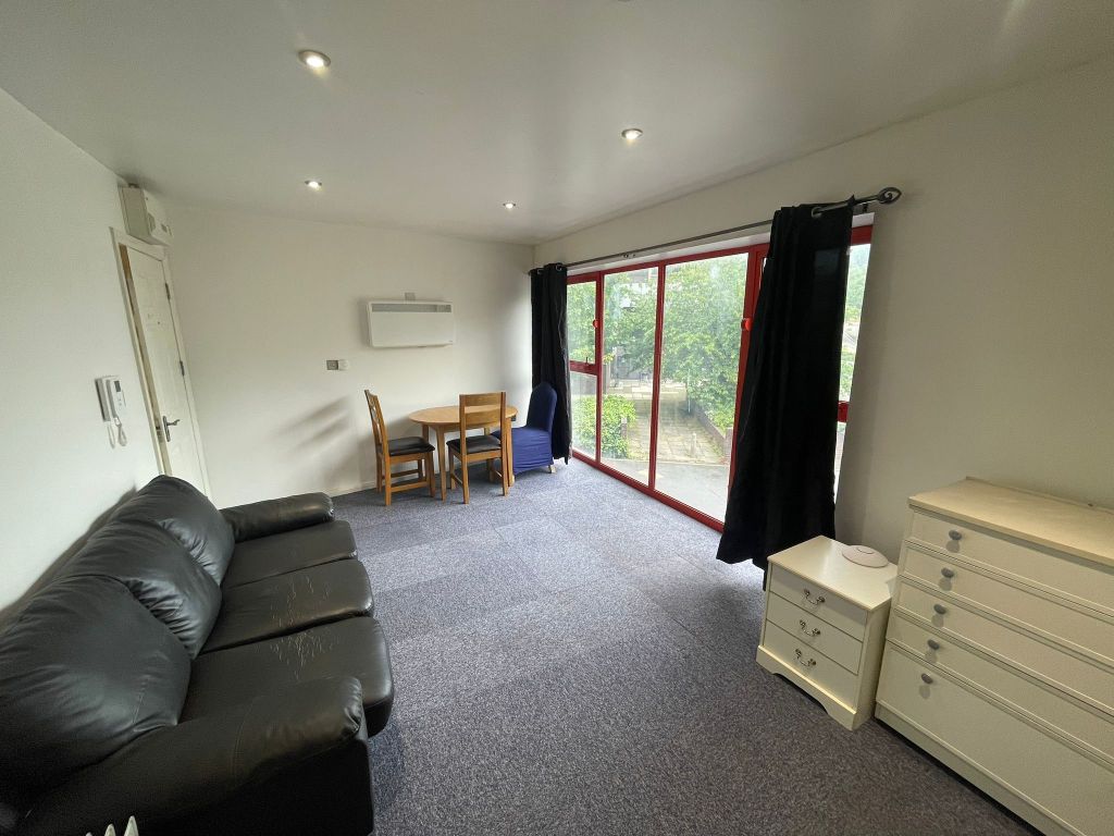 Studio to rent in Princes Street, Ipswich IP1, £700 pcm - Zoopla