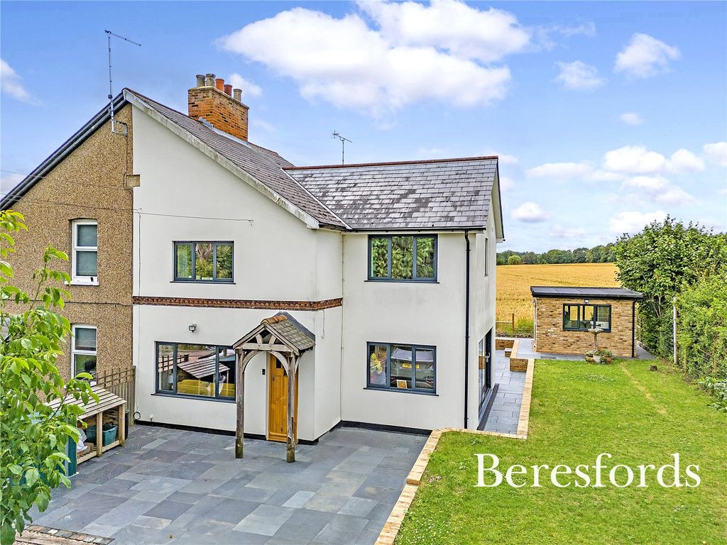 3 Bed Semi Detached House For Sale In Elm Cottage Private Road Cm2 £