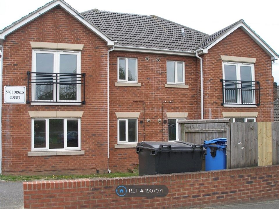 2 bed flat to rent in St. Georges Court, Poole BH12, £850 pcm - Zoopla