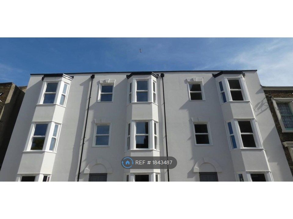 2 bed flat to rent in Addington Road, Margate CT9, £875 pcm - Zoopla