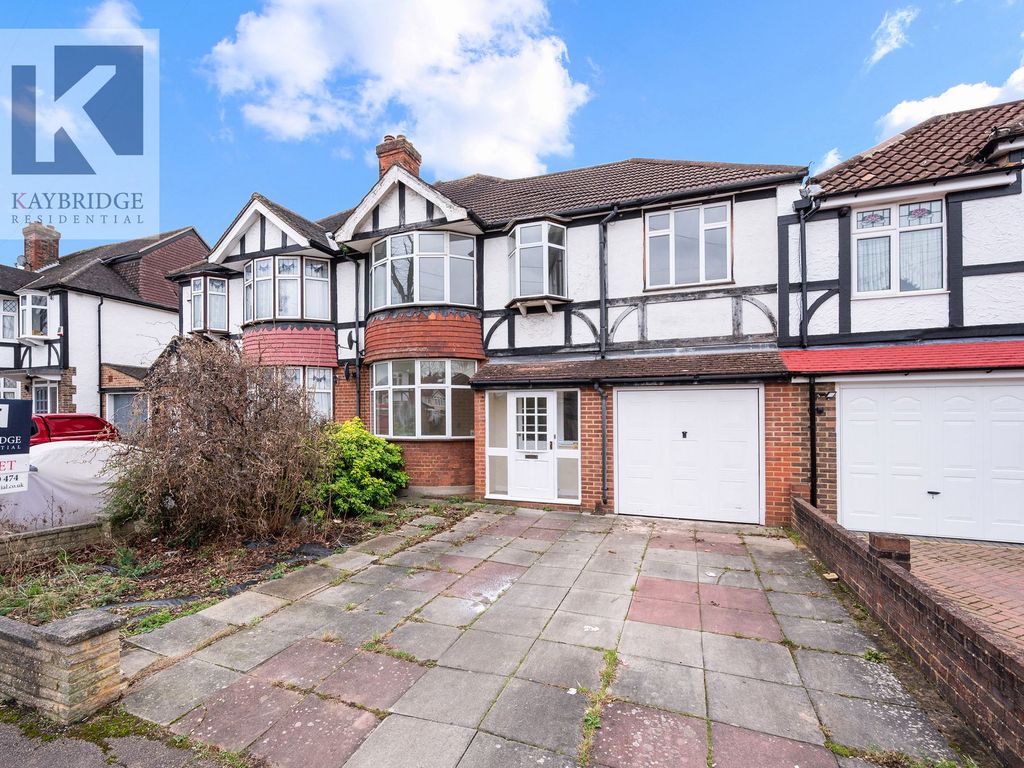 4 Bed Semi Detached House To Rent In Stoneleigh Avenue Worcester Park