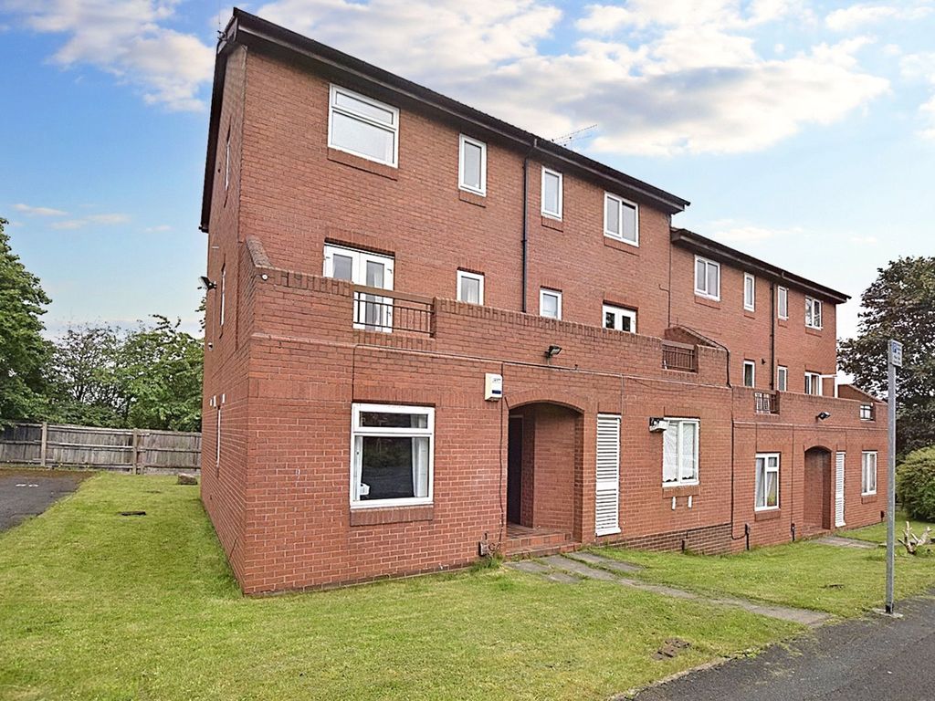 1 bed flat for sale in Well Close Rise, Leeds LS7, £90,000 - Zoopla
