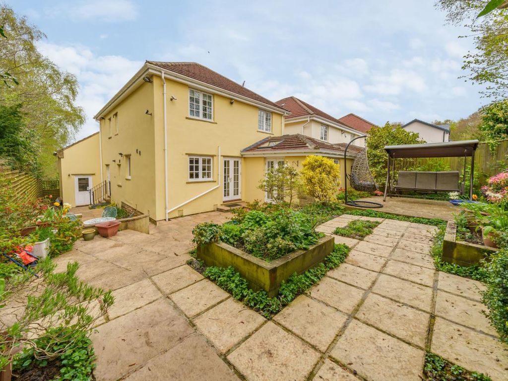 4 bed detached house for sale in Hillcrest Mount, Leeds LS16 - Zoopla