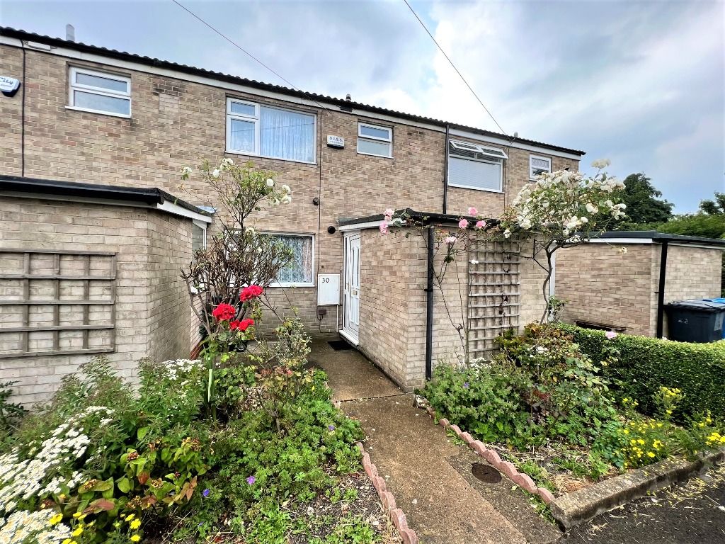 3 bed terraced house to rent in Acacia Drive HU8, Hull,, £775 pcm - Zoopla