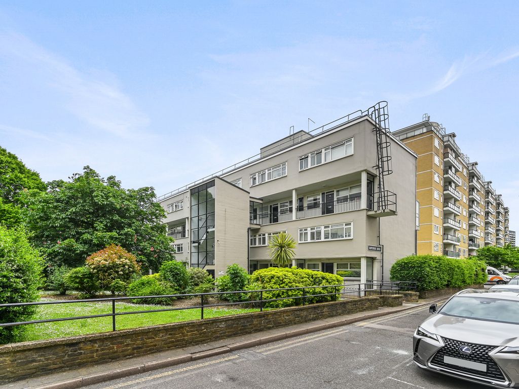 3 bed flat for sale in Churchill Gardens, London SW1V - Zoopla