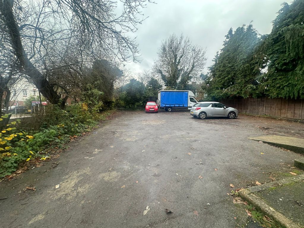Land to let in Park Side, Barra Hall Circus, Hayes UB3, £36,000 pa - Zoopla