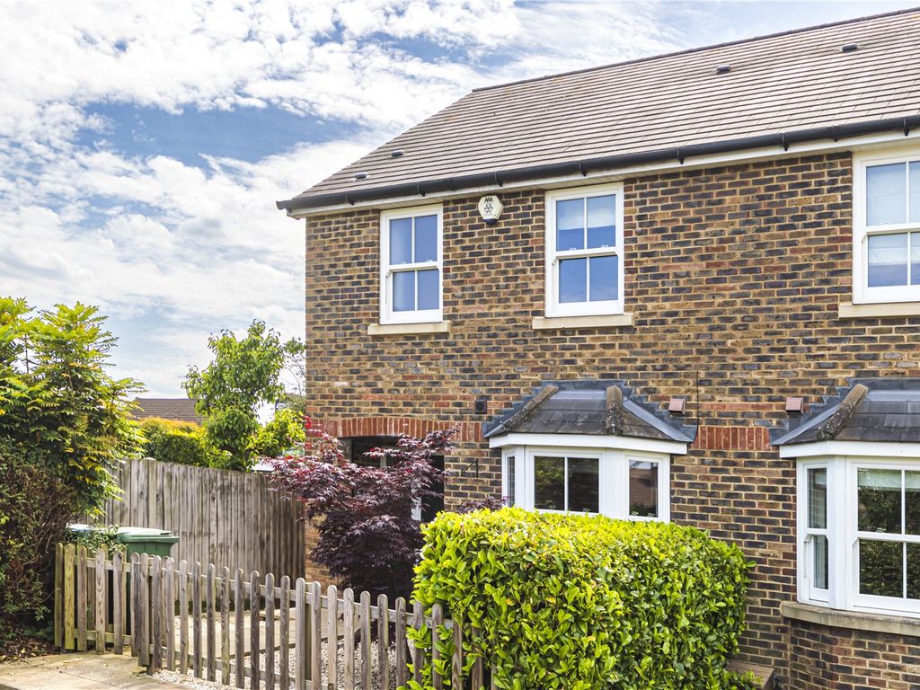 3 Bed Semi Detached House For Sale In Farm Way Great Road Hemel