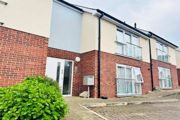 2 bed flat to rent in Y Bae, Bangor LL57, £925 pcm - Zoopla