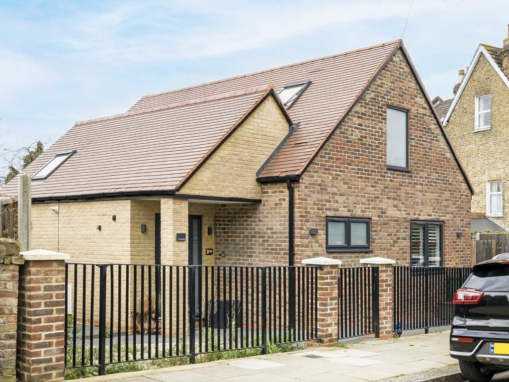 2 bed detached house for sale in Dovedale Road, London SE22, £850,000 ...