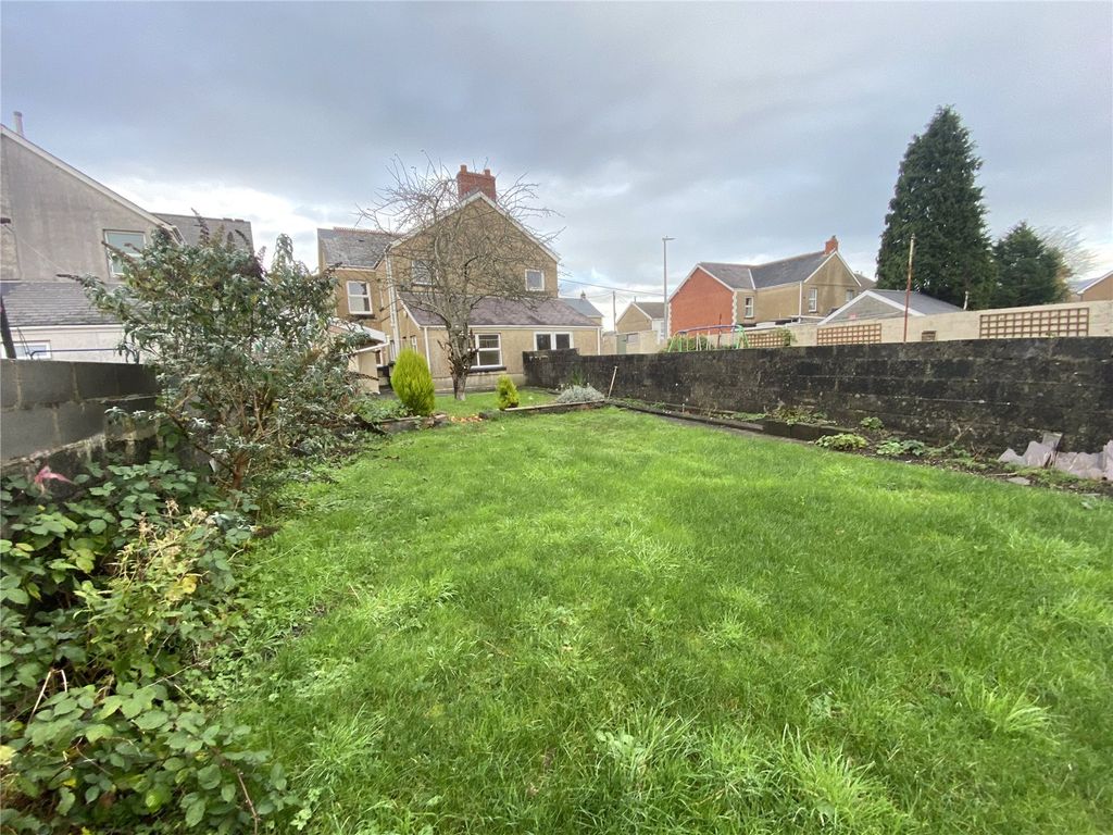4 bed semi-detached house for sale in Heol Las, Ammanford ...