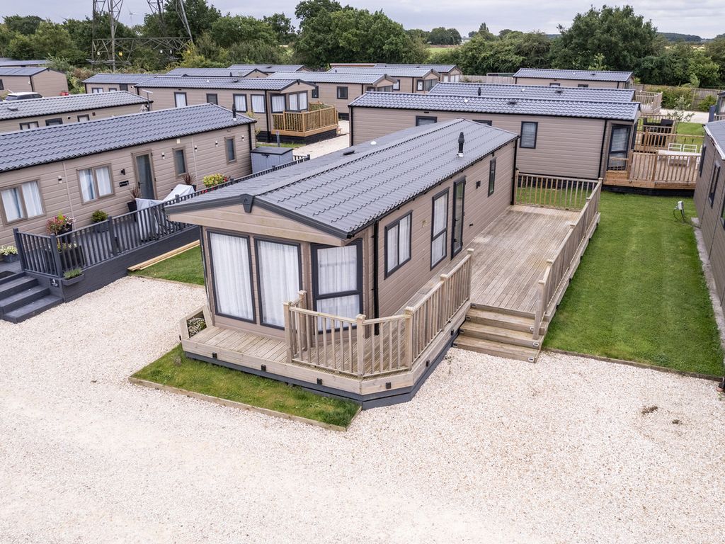 2 bed mobile/park home for sale in Street Lane, Bubwith DN14, £50,000 ...