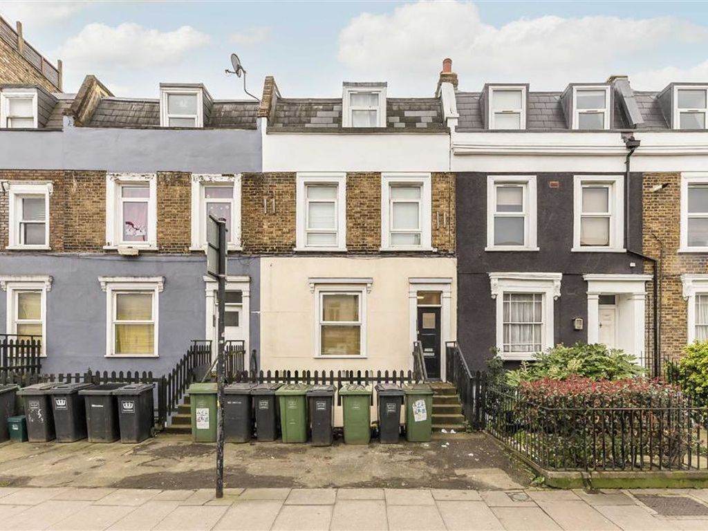 1 bed flat to rent in Lewisham Way, London SE14, £1,700 pcm - Zoopla