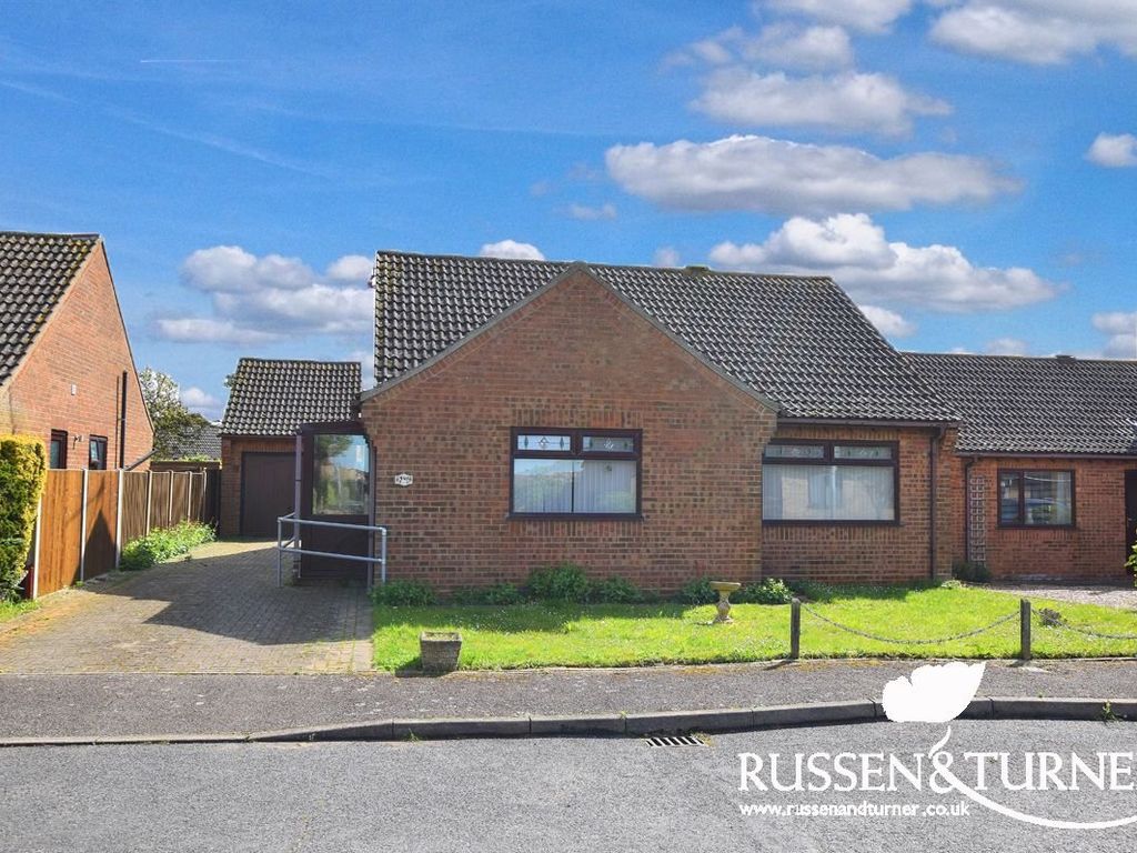 2 bed bungalow for sale in Philips Chase, Hunstanton PE36, £275,000 ...