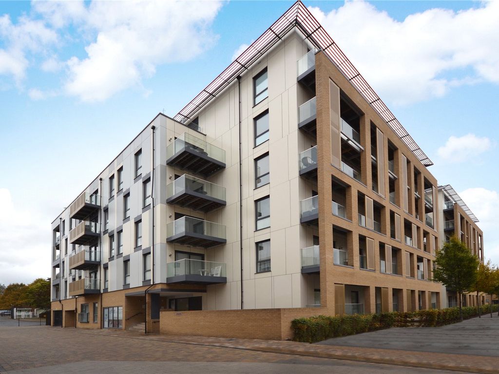 2 bed flat to rent in Watson Heights, Chelmsford, Essex CM1, £1,600 pcm ...