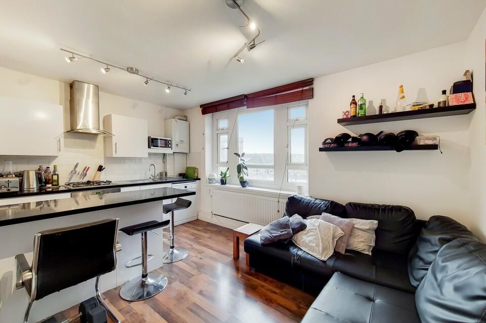 3 bed flat for sale in Stockwell Road, London SW9 - Zoopla