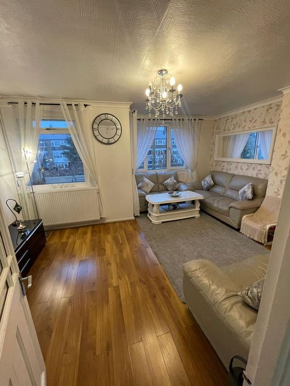 Room to rent in Harpley Square, London E1, £910 pcm - Zoopla