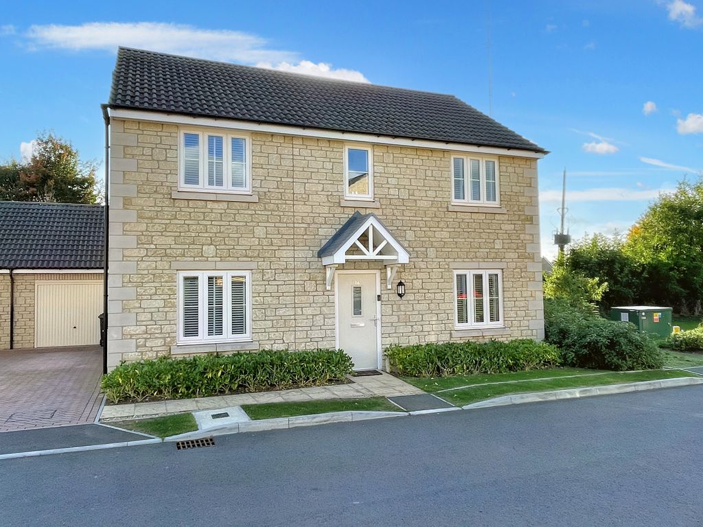 4 Bed Detached House For Sale In Robinscroft Blunsdon St Andrew