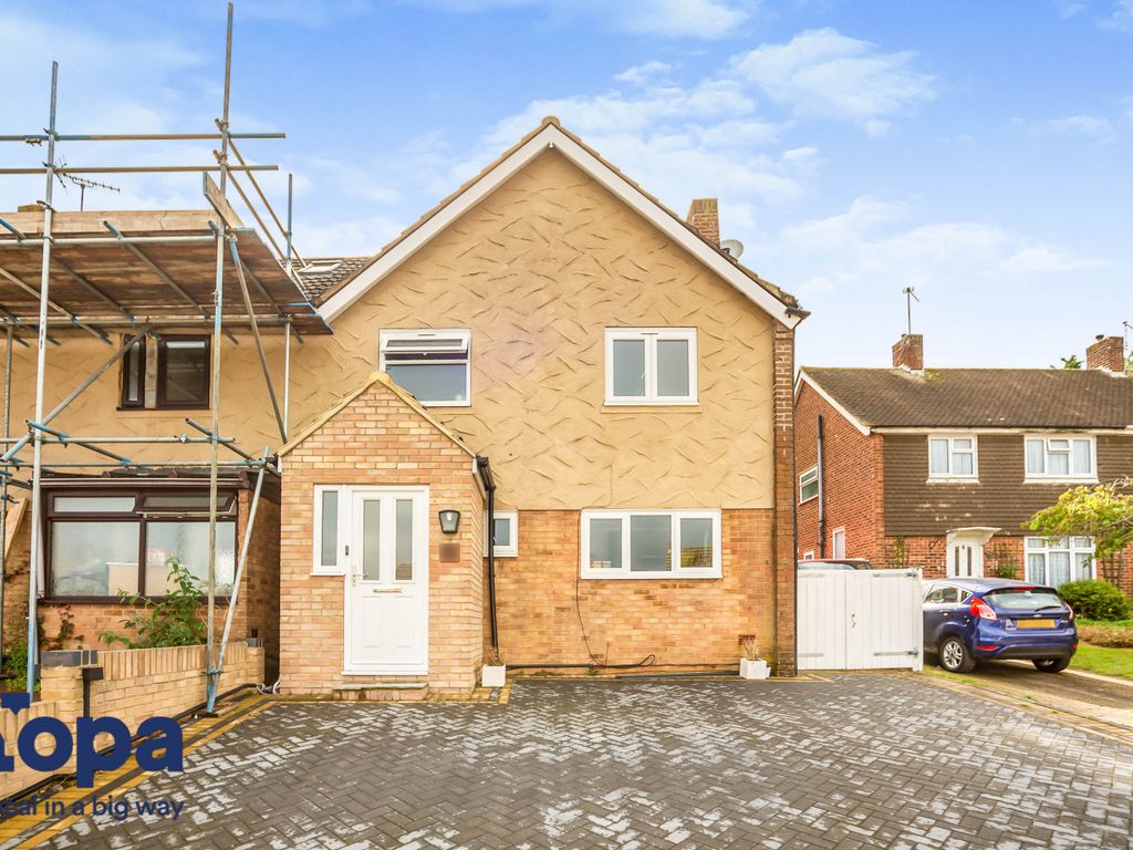 3 Bed Semi Detached House For Sale In Walnut Close Chatham Me5 £