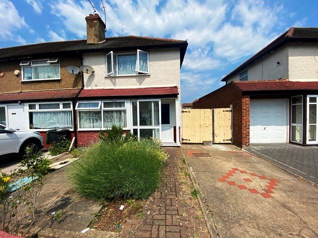 2 bed end terrace house for sale in Middleham Road, Edmonton N18 - Zoopla