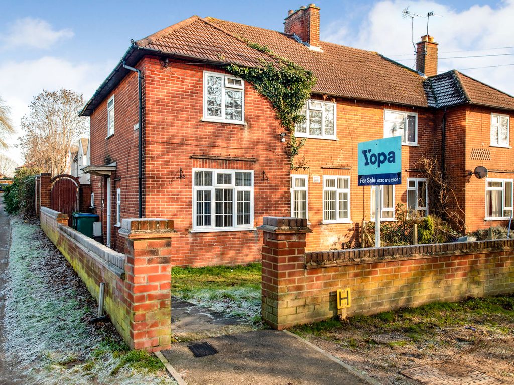 4 bed semi-detached house for sale in The Harebreaks, Watford WD24 - Zoopla