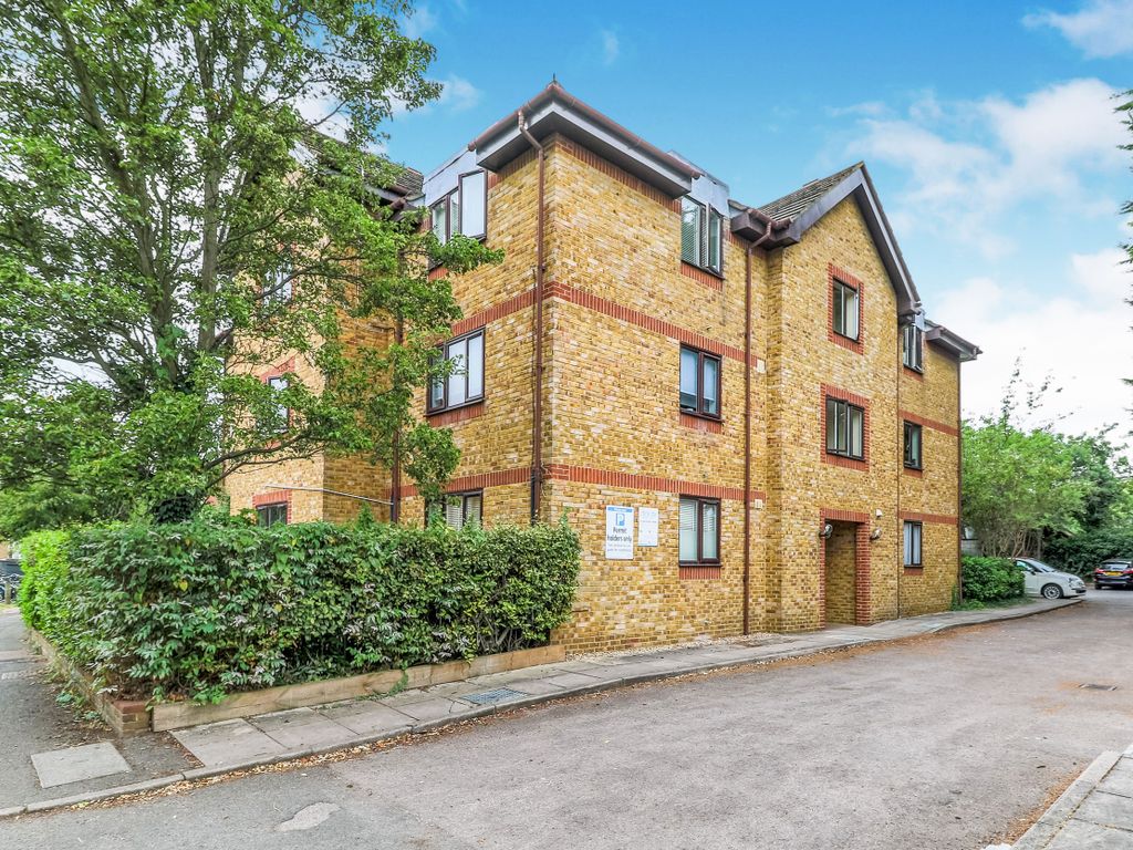 Studio to rent in Coopers Lodge, Acre Road, Kingston Upon Thames KT2 ...