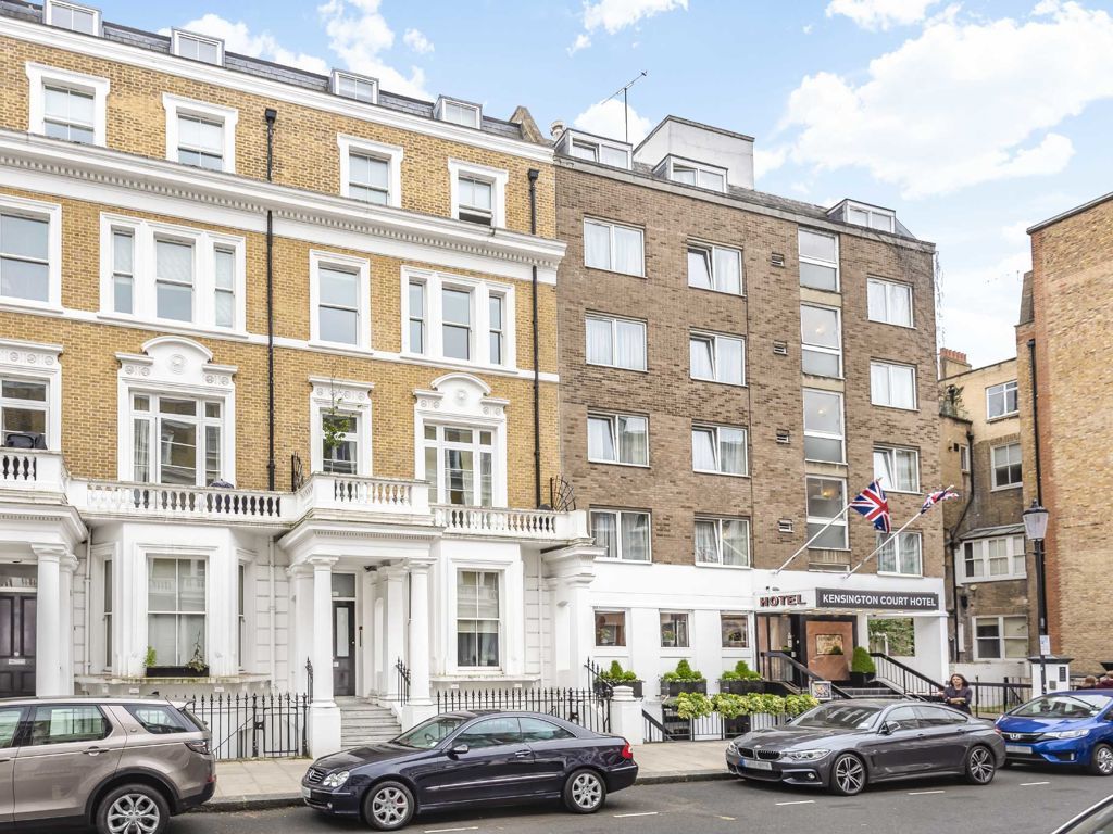 2 bed flat to rent in Nevern Place, London SW5, £4,247 pcm - Zoopla