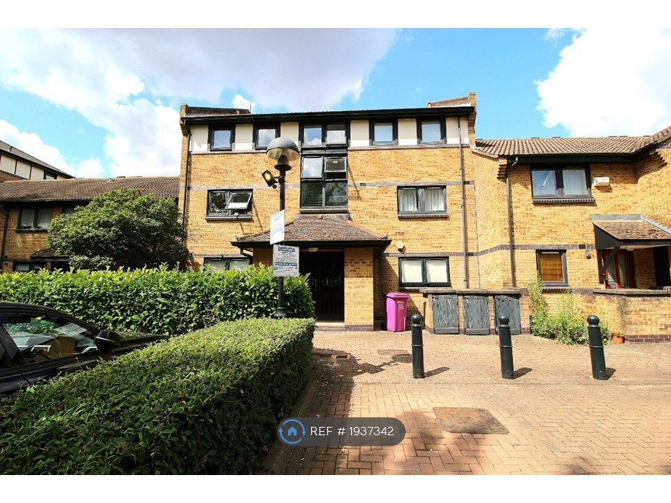1 bed flat to rent in Falcon Way, London E14, £1,650 pcm - Zoopla
