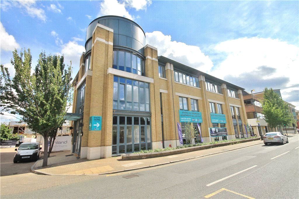 1 bed flat to rent in London Road, Staines-Upon-Thames TW18 - Zoopla