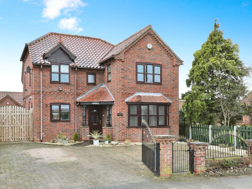 4 bed detached house for sale in Walkeringham Road, Beckingham ...