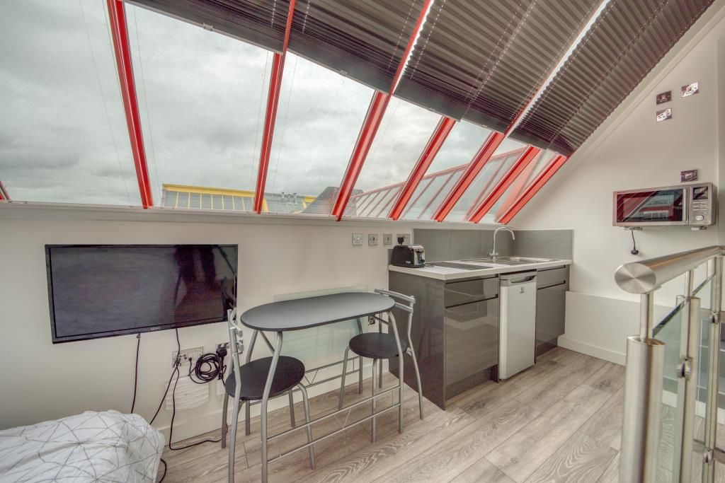 Studio to rent in Southern Court, Reading RG1, £1,000 pcm - Zoopla