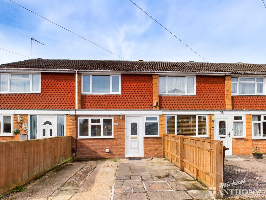 2 bed terraced house to rent in Stratton Green, Aylesbury HP21 - Zoopla
