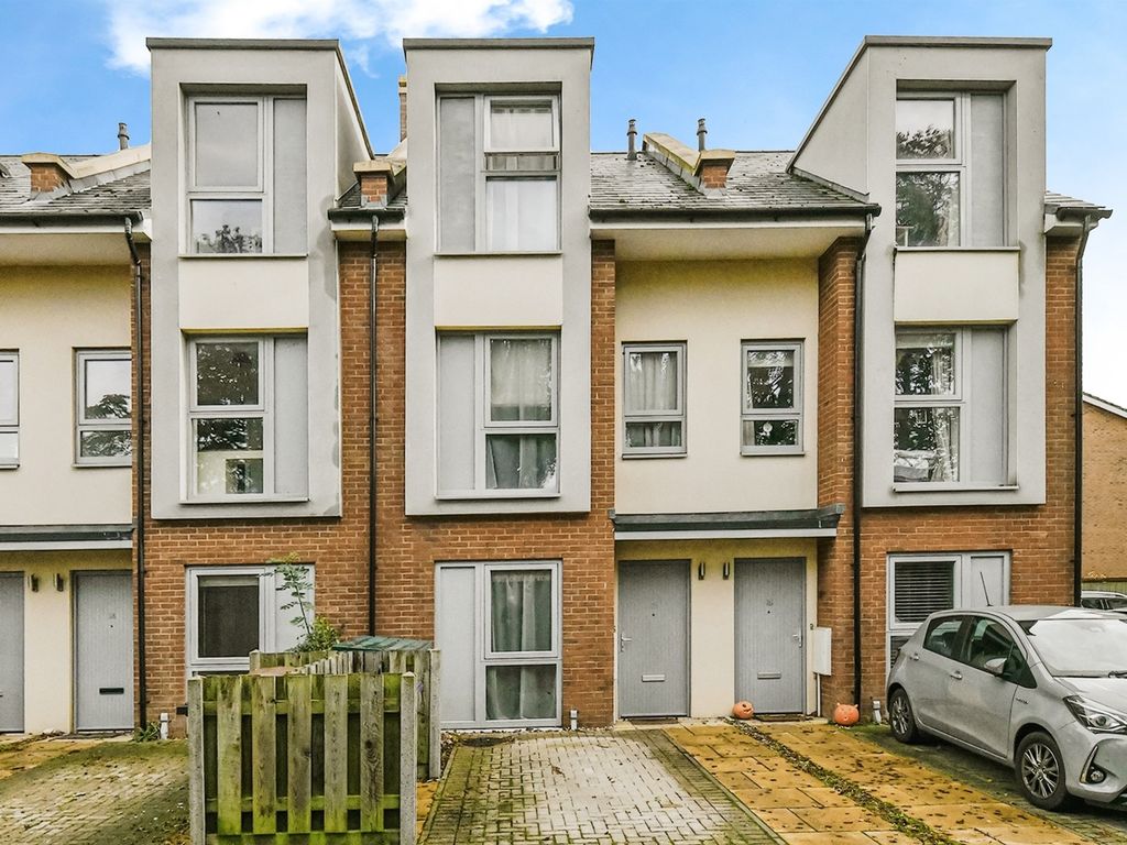 3 Bed Terraced House For Sale In Capswell Court Hitchin Sg5 525 000