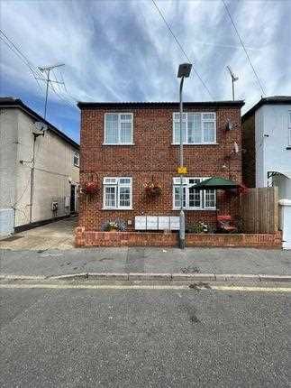 1 bed flat for sale in Hillside, Slough SL1, £139,950 - Zoopla